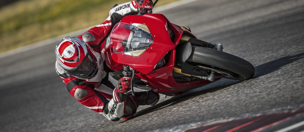 Ducati Panigale V4: Full Photogallery! | MaxxMoto