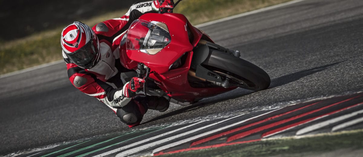 Ducati Panigale V4: Full Photogallery! | MaxxMoto