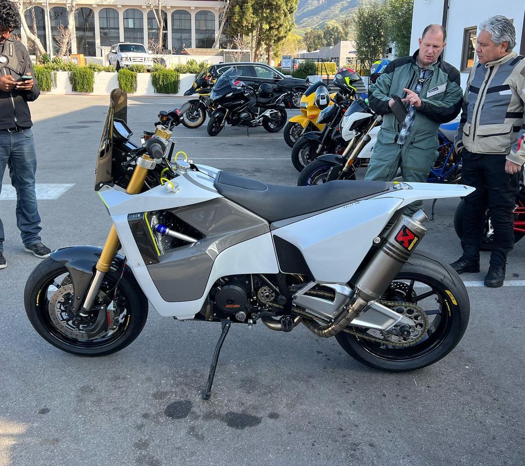 Hazan bouwt 1190 Rally SM! - MaxxMoto